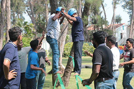 Twin Rope Walk Team Building Activity | Sieger Group