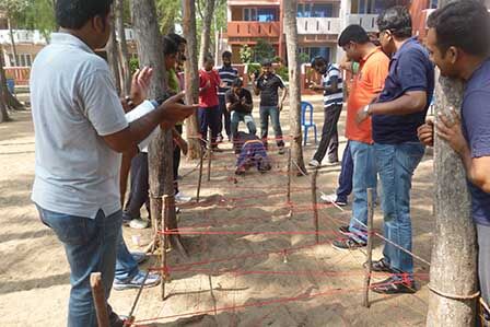 Electric Fence Team Building Activity | Sieger Group